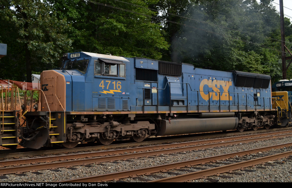 CSX SD70AC 4716 pours out exhaust as it trails on Q438-06
